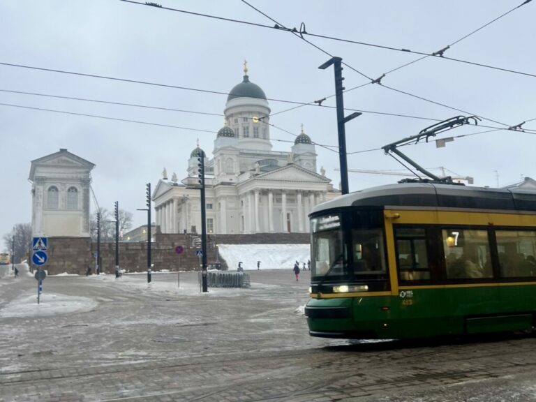 Public Transit in Helsinki — How to take the train, bus, tram & ferry