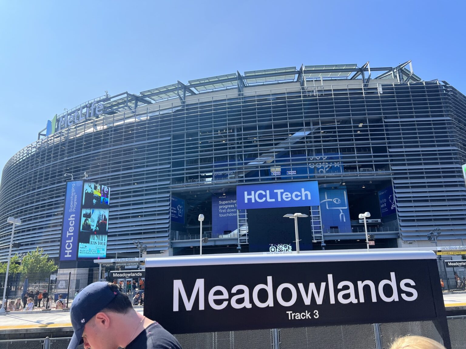 How to Take the Train to MetLife Stadium from NYC — with pictures (2025)