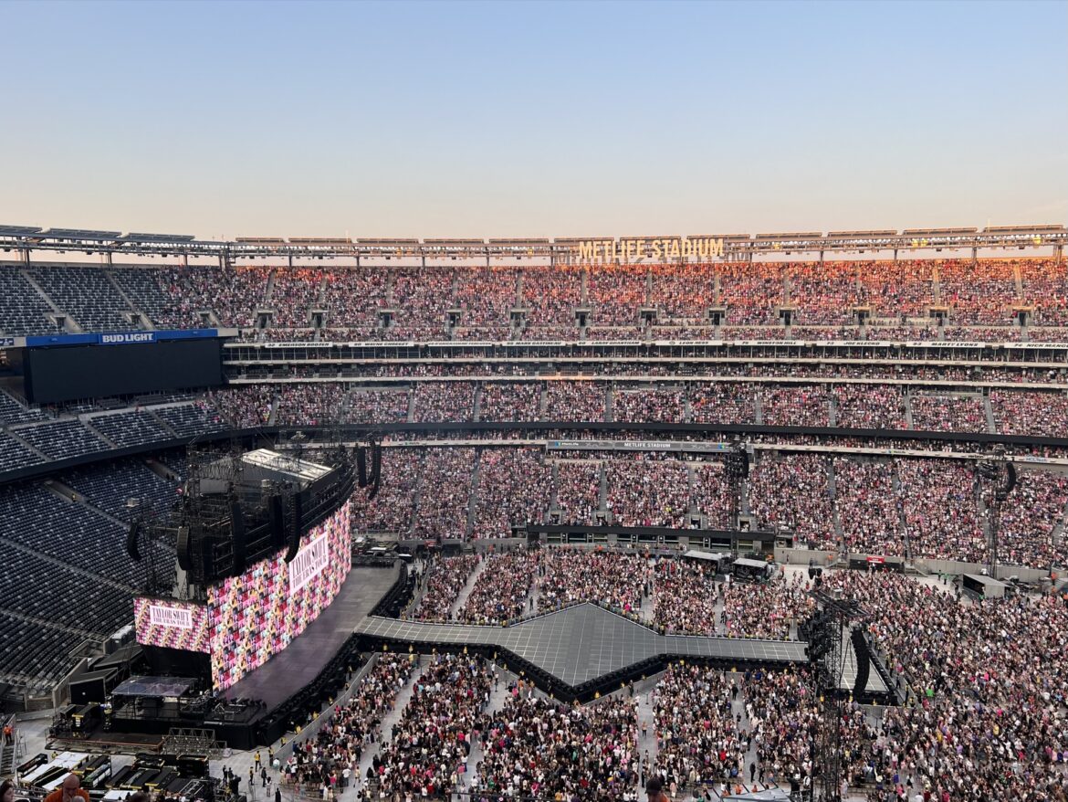 How to Take the Train to MetLife Stadium from NYC — with pictures (2025)