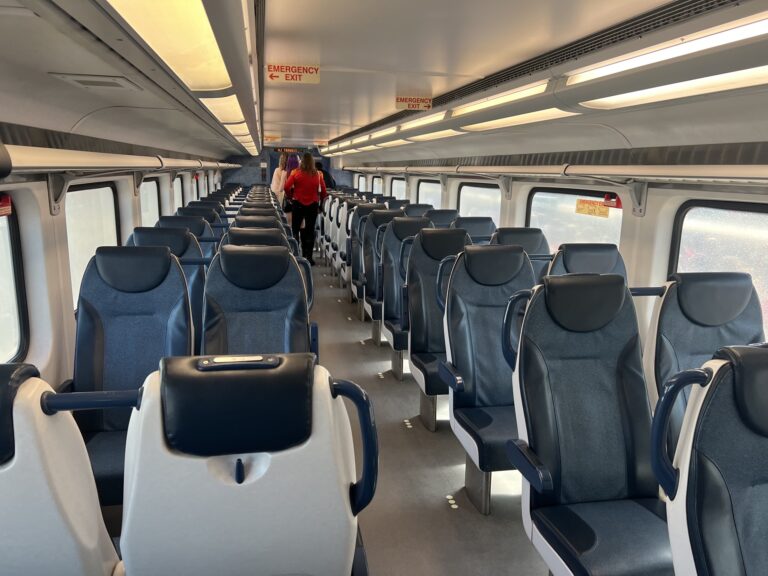 How to Take the Train to MetLife Stadium from NYC — with pictures (2025)