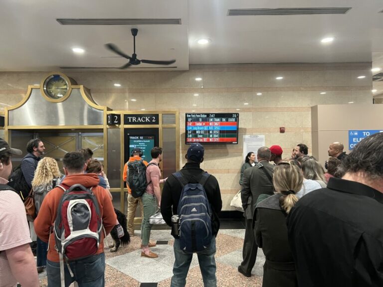 How to Take the Train to MetLife Stadium from NYC — with pictures (2025)