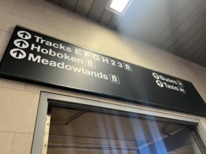 How to Take the Train to MetLife Stadium from NYC — with pictures (2025)