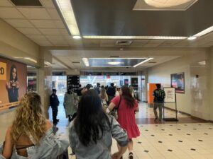 How to Take the Train to MetLife Stadium from NYC — with pictures (2025)