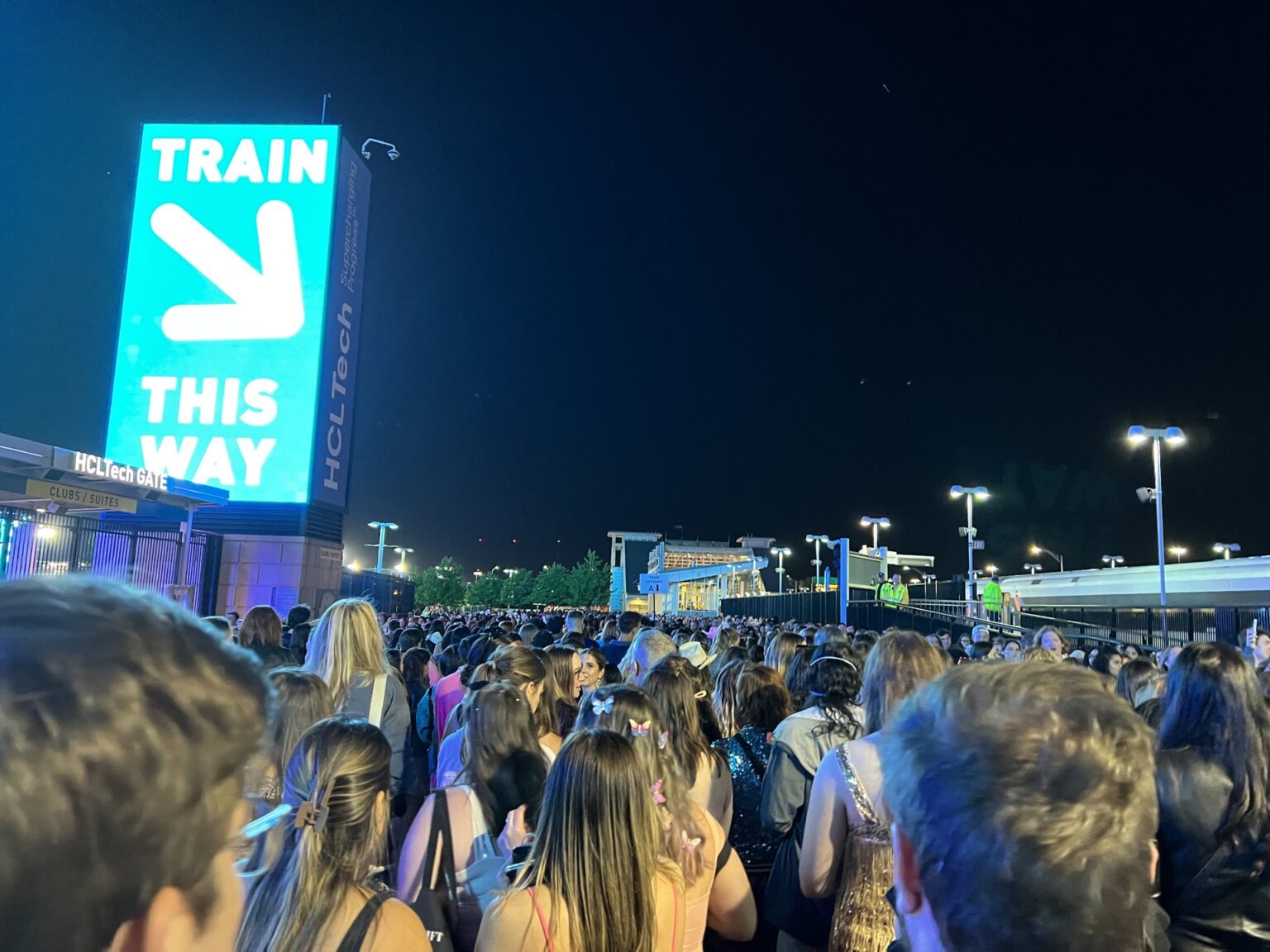 How to Take the Train to MetLife Stadium from NYC — with pictures (2025)