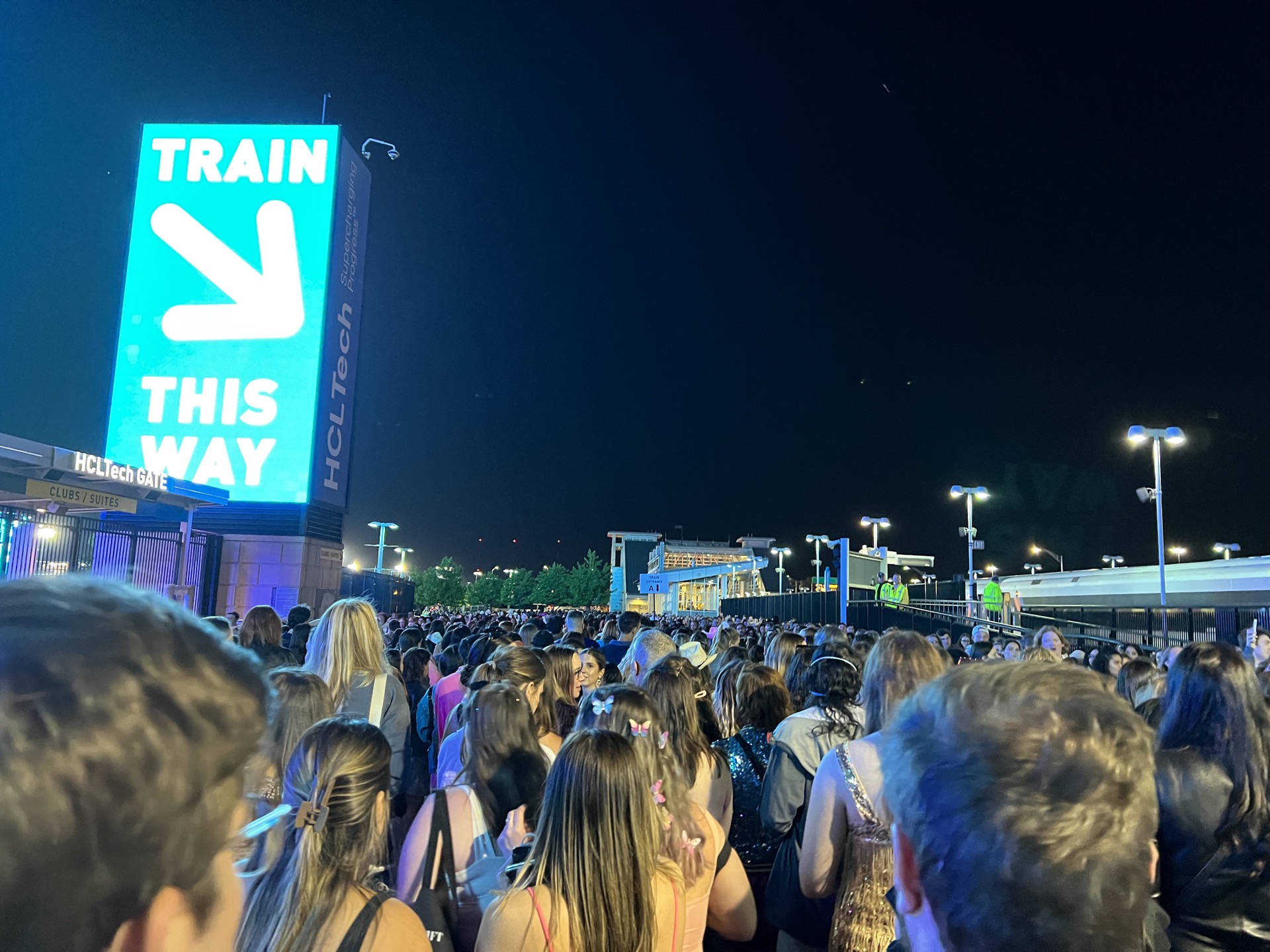 How to Take the Train to MetLife Stadium from NYC — with pictures (2025)